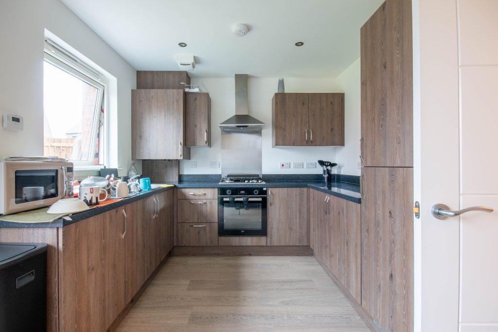 2860L – Muirhouse Loan, Edinburgh... 3 bed house - £1,400 pcm (£323 pw)