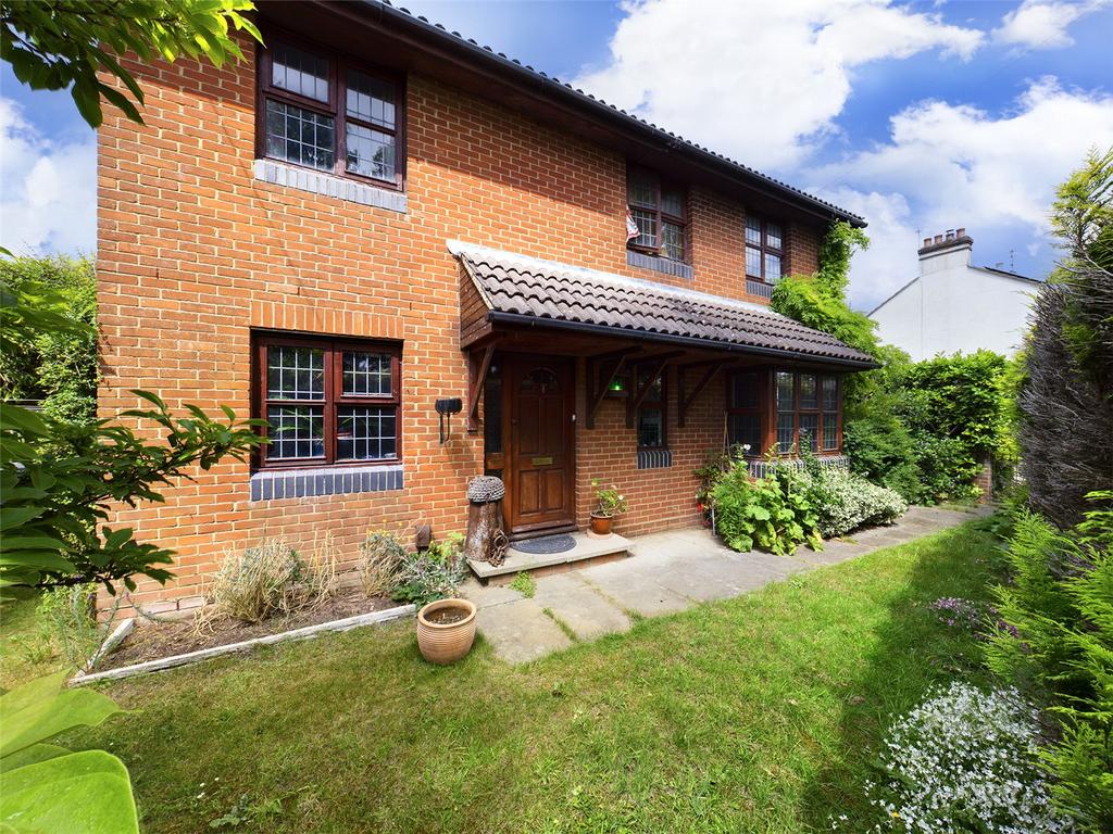Guildford Road, Ash GU12 4 bed detached house for sale - £550,000