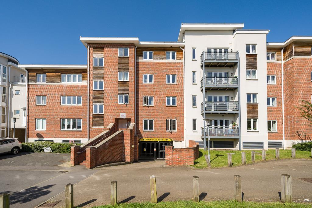 Maidenhead, Berkshire, SL6 2 bed apartment - £1,400 pcm (£323 pw)