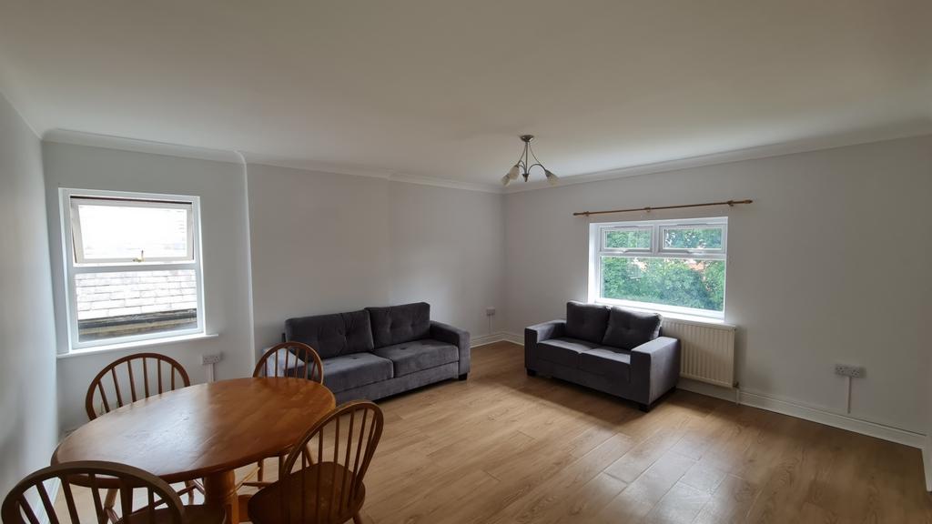 Walm Lane, London NW2 2 bed flat - £2,000 pcm (£462 pw)