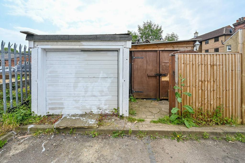 Mangles Road, Guildford, GU1 Garage - £50,000