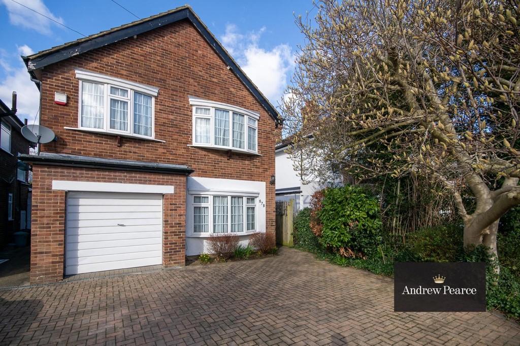 Abbotsbury Gardens, Pinner HA5 3 bed detached house - £925,000