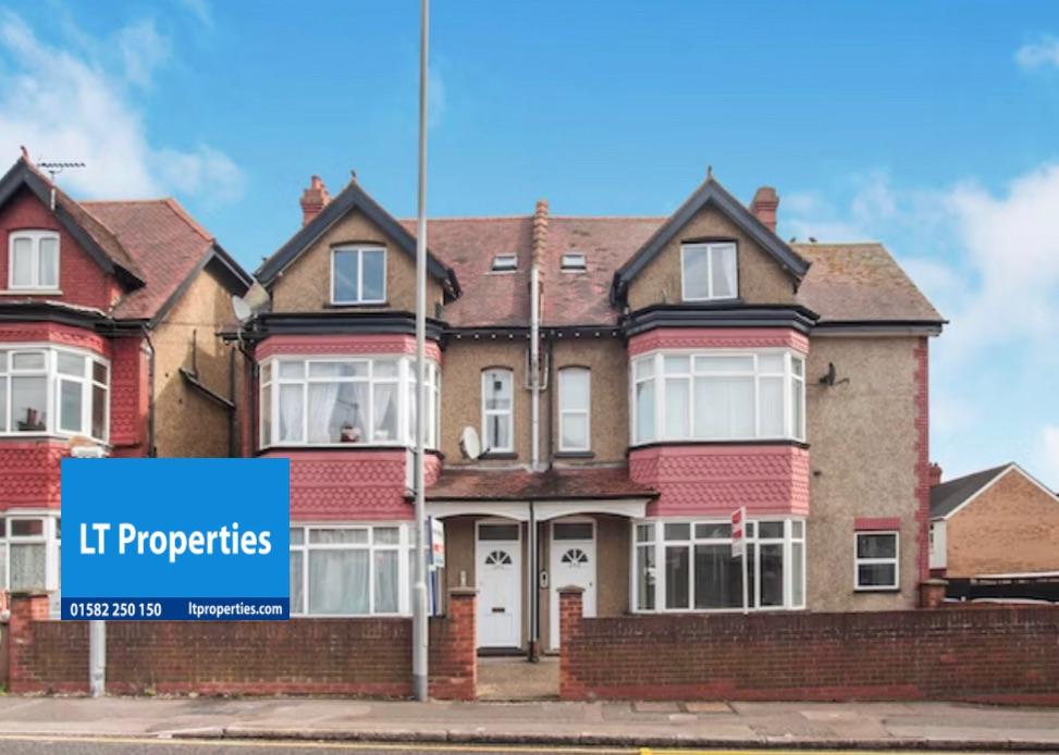 292-294 Dunstable Road, Luton LU4 1 bed flat - £130,000