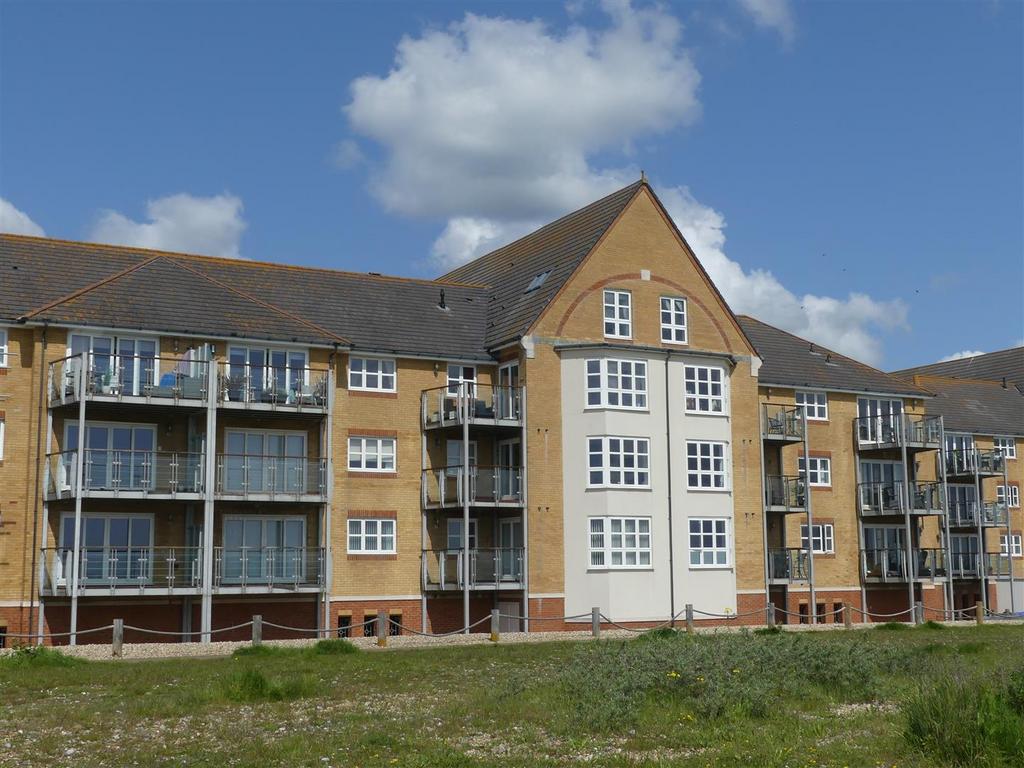 Caroline Way, Sovereign Harbour... 2 bed flat - £1,200 pcm (£277 pw)