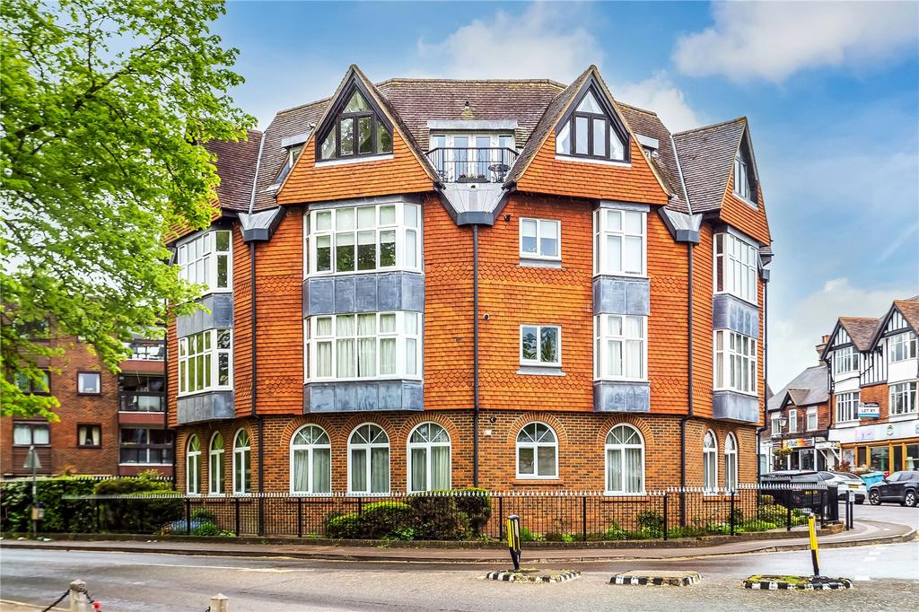 Station Road West, Oxted, Surrey, RH8 2 bed apartment - £450,000