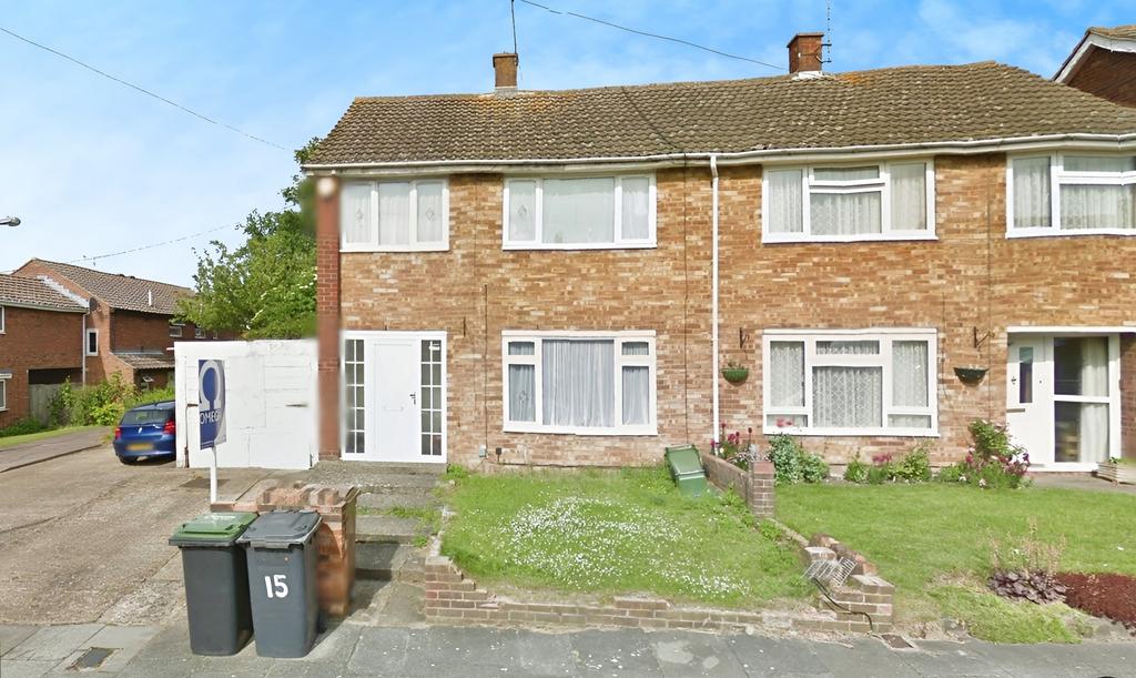 Binder Close, Lewsey Farm, Luton, LU4 3 bed semi-detached house to rent ...