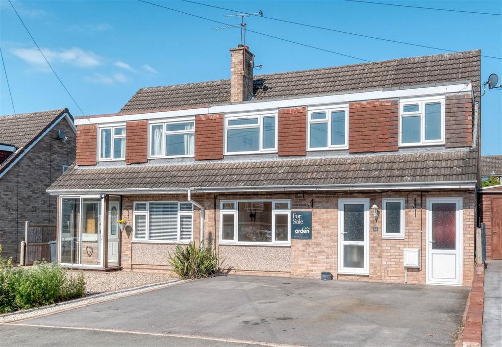 St. Martins Avenue, Studley, B80 7JJ 4 bed semi-detached house - £325,000