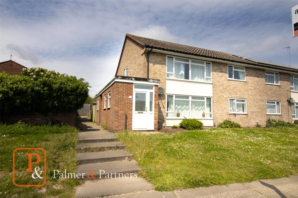 Hamlet Drive, Colchester, Essex, CO4 3 bed apartment for sale - £180,000