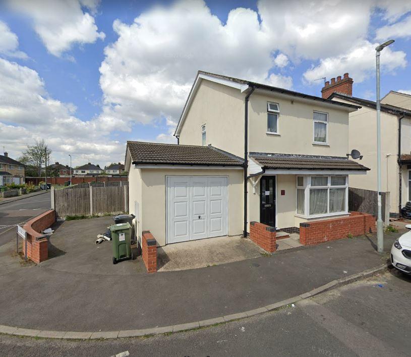 Wolverhampton, WV10 3 bed semi-detached house - £1,100 pcm (£254 pw)
