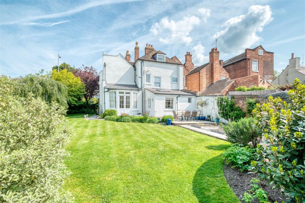 London Road, Worcester, WR5 2DY 5 bed semi-detached house - £725,000