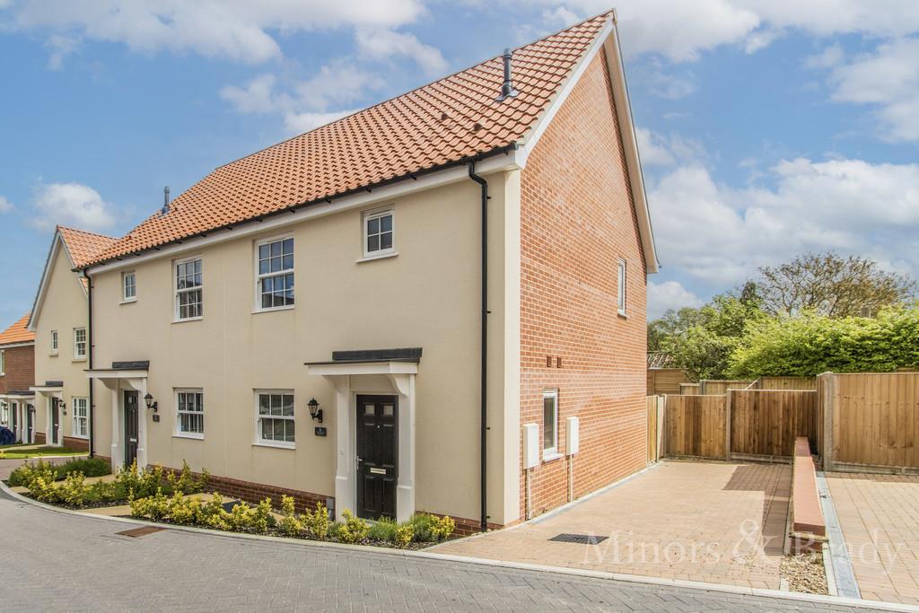 Primrose Drive, Acle 2 bed semi-detached house - £245,000