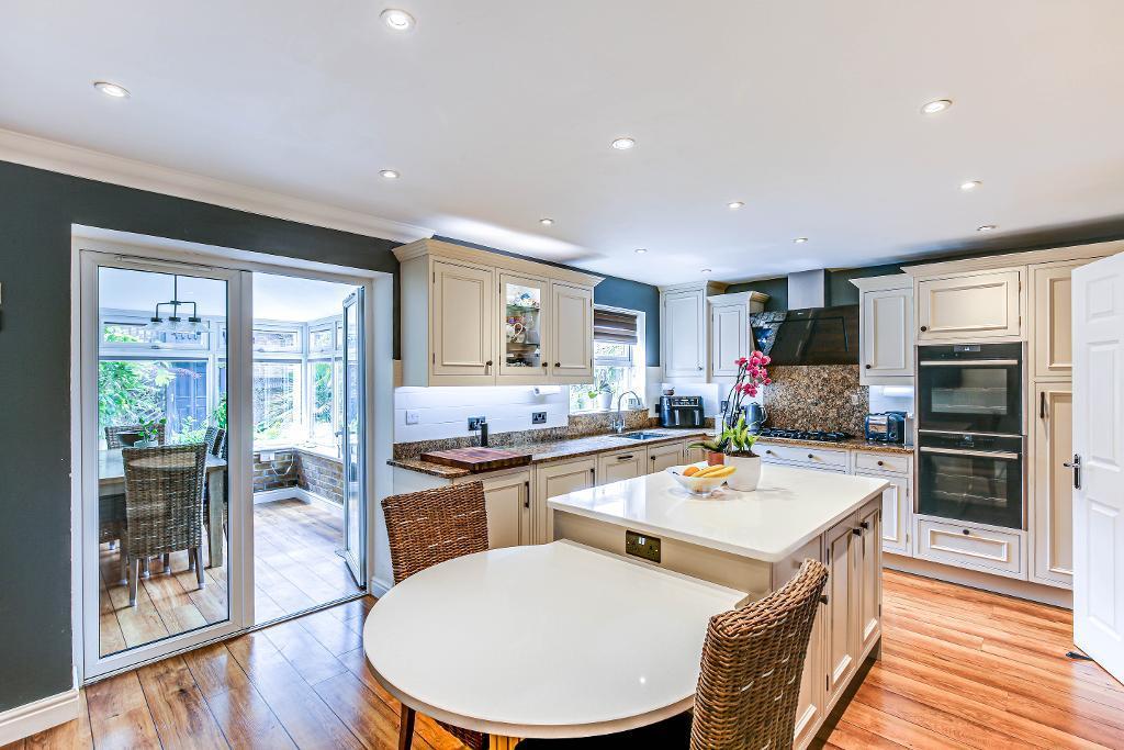Alexander Crescent, Caterham, Surrey... 4 bed semi-detached house - £ ...