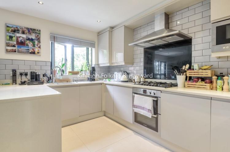 Sydenham Hill London SE26 2 bed apartment - £1,900 pcm (£438 pw)