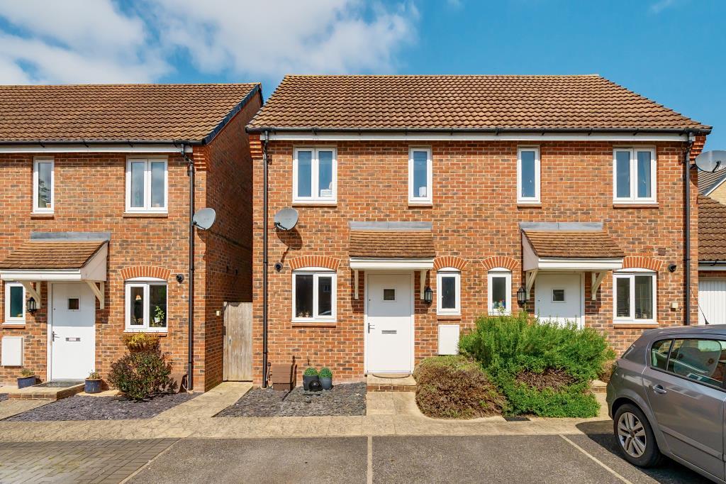 Didcot, Oxfordshire, OX11 2 bed semi-detached house - £300,000