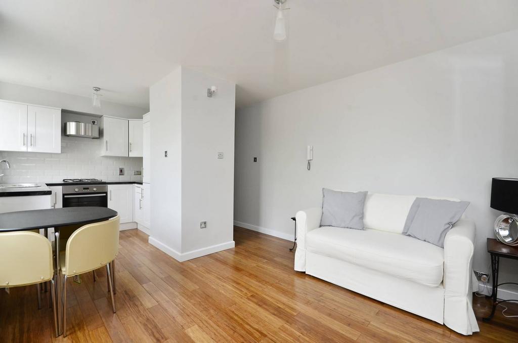 Rayners Road, Putney, London, SW15 Studio - £1,700 pcm (£392 pw)