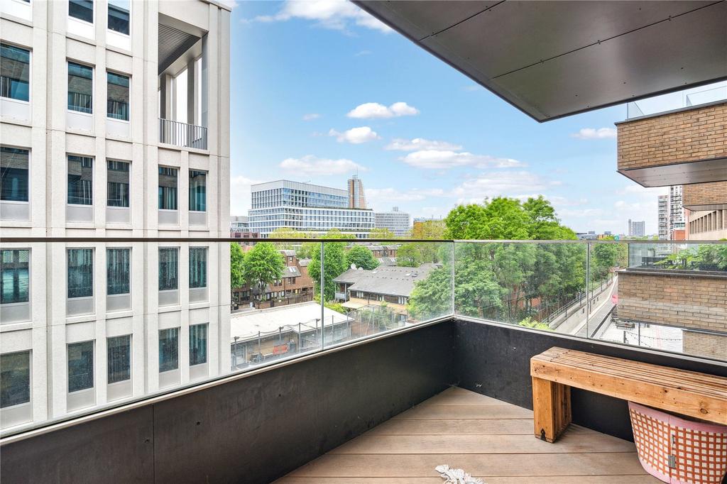 Wood Crescent, London, W12 2 bed apartment - £1,175,000