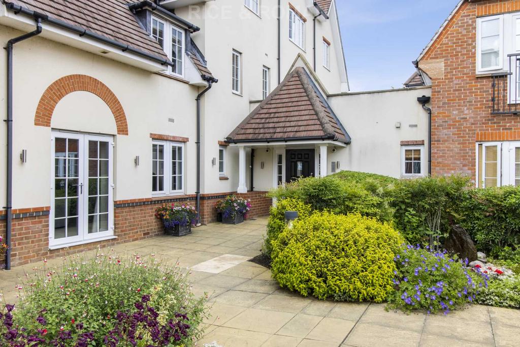 Between Streets, Cobham KT11 2 bed retirement property - £435,000