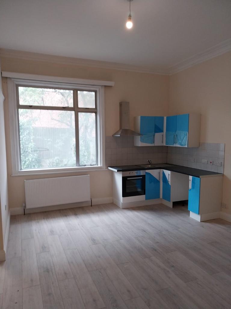 Finchley, London N3 Studio - £850 pcm (£196 pw)