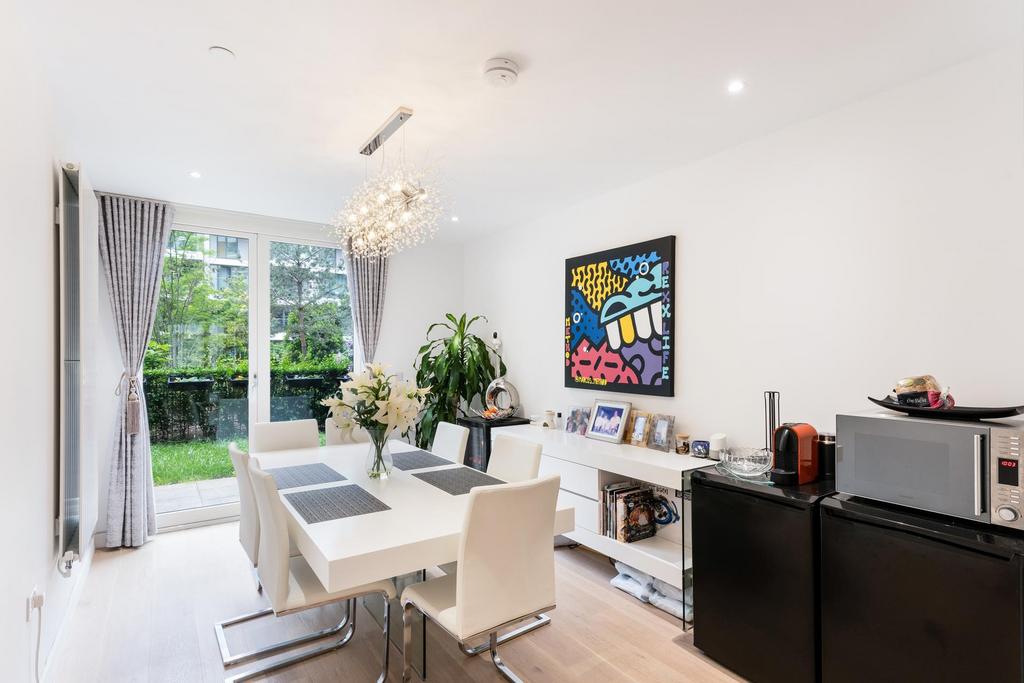 Cable Street, Royal Wharf, London, E16 4 bed terraced house - £1,250,000