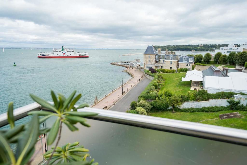 Vantage Point, Cowes 4 bed penthouse - £5,000 pcm (£1,154 pw)