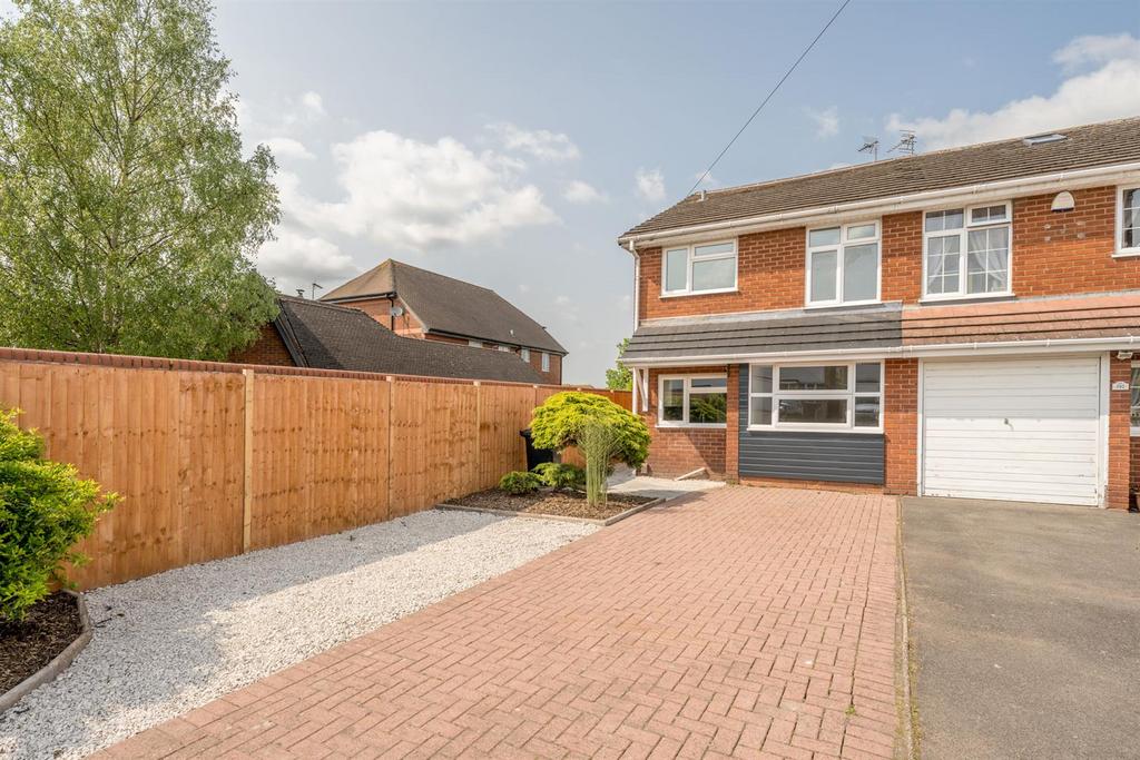 High Street Kingswinford Dy6 8aj 3 Bed Semi Detached House For Sale