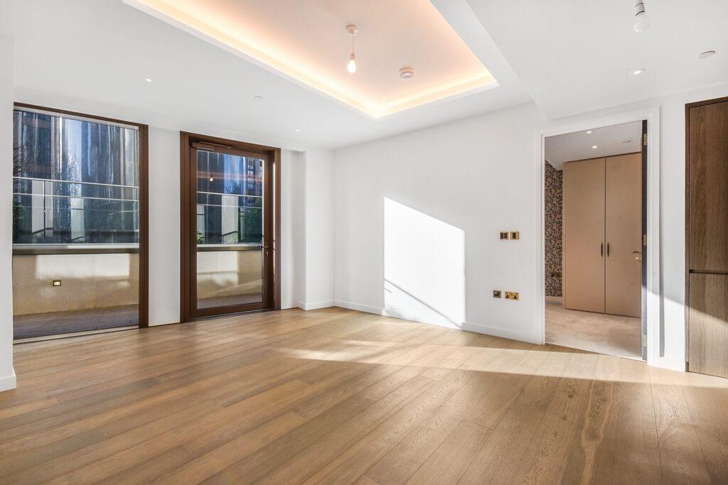 Thames City Carnation Way SW8 2 bed apartment - £4,550 pcm (£1,050 pw)