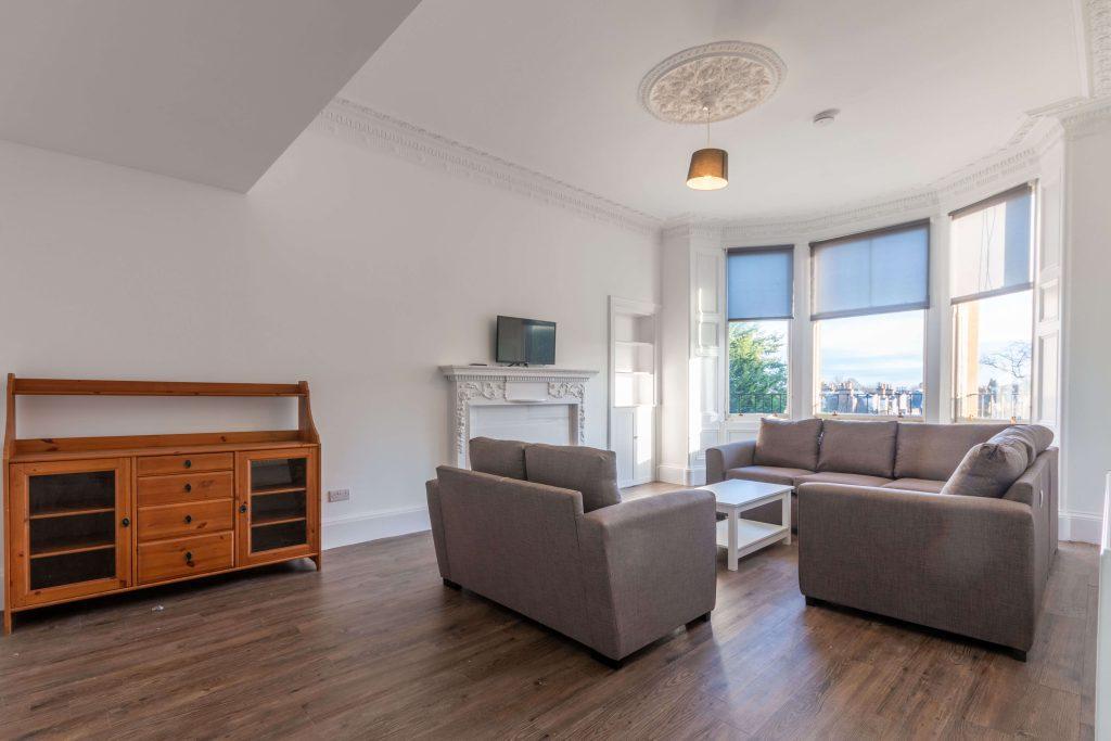 0800L – Comiston Road, Edinburgh... 6 bed flat - £3,900 pcm (£900 pw)