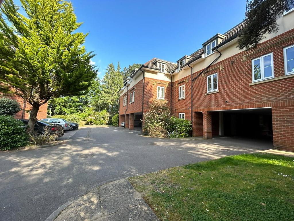 Marchmont Place Bracknell Berkshire Rg12 2 Bed Apartment £1 300