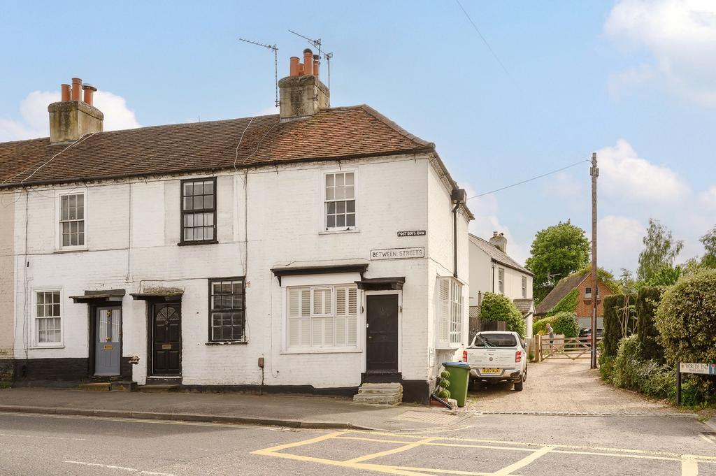 Between Streets, Cobham, KT11 2 bed terraced house - £2,000 pcm (£462 pw)