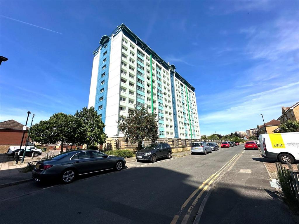 Hunter House, Hazel Grove, Feltham 2 bed apartment for sale - £160,000