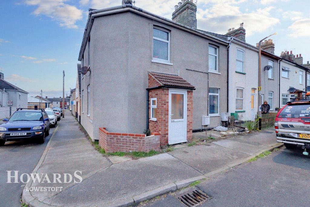 Queens Road, Lowestoft 2 bed block of apartments - £130,000