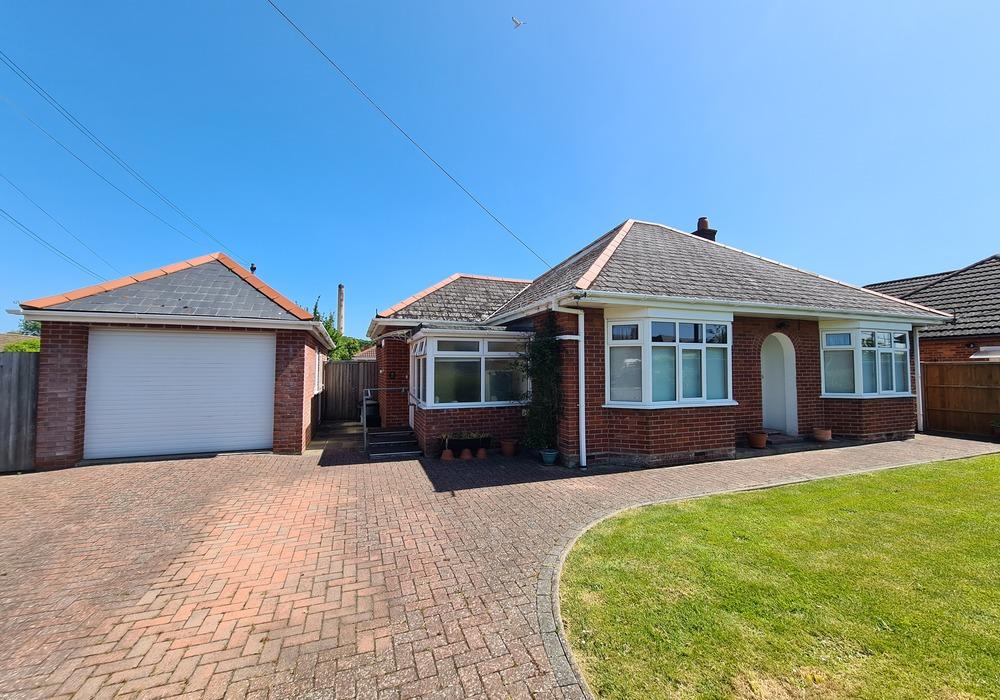Springfield Avenue, Holbury SO45 2 bed detached bungalow for sale - £ ...
