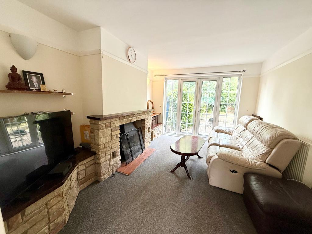 Russell Avenue, Wollaton, Nottingham... 3 bed semi-detached house to ...