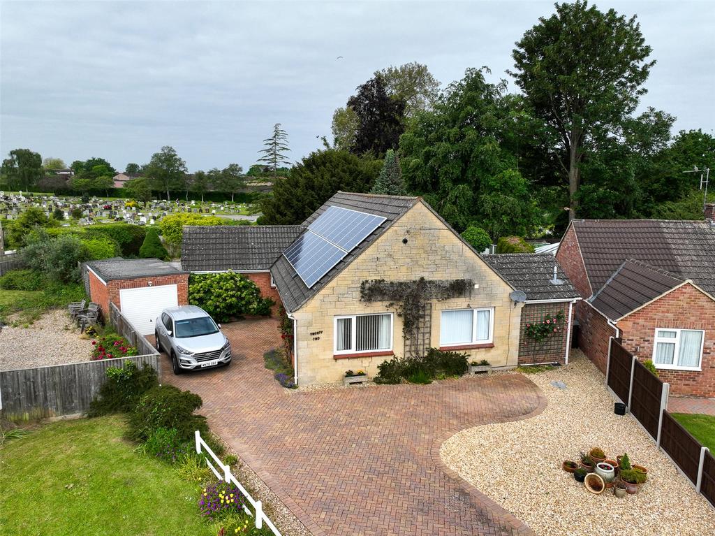 Victoria Gardens, Trowbridge 4 bed bungalow - £500,000