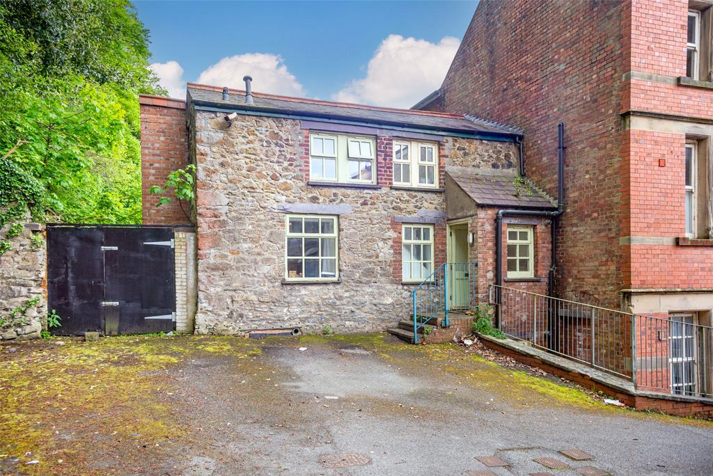 High Street, Bangor, Gwynedd, LL57 2 bed end of terrace house - £90,000