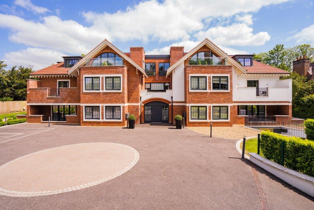 Penn Road, Beaconsfield, Buckinghamshire 3 bed flat - £7,000 pcm (£ ...