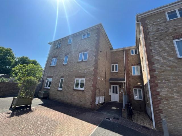 The Sidings, Cowes, Isle Of Wight, PO31 2 bed flat - £825 pcm (£190 pw)