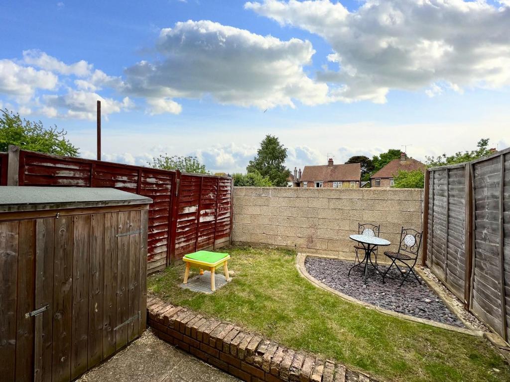 Essella Park, Ashford 2 bed terraced house for sale - £230,000