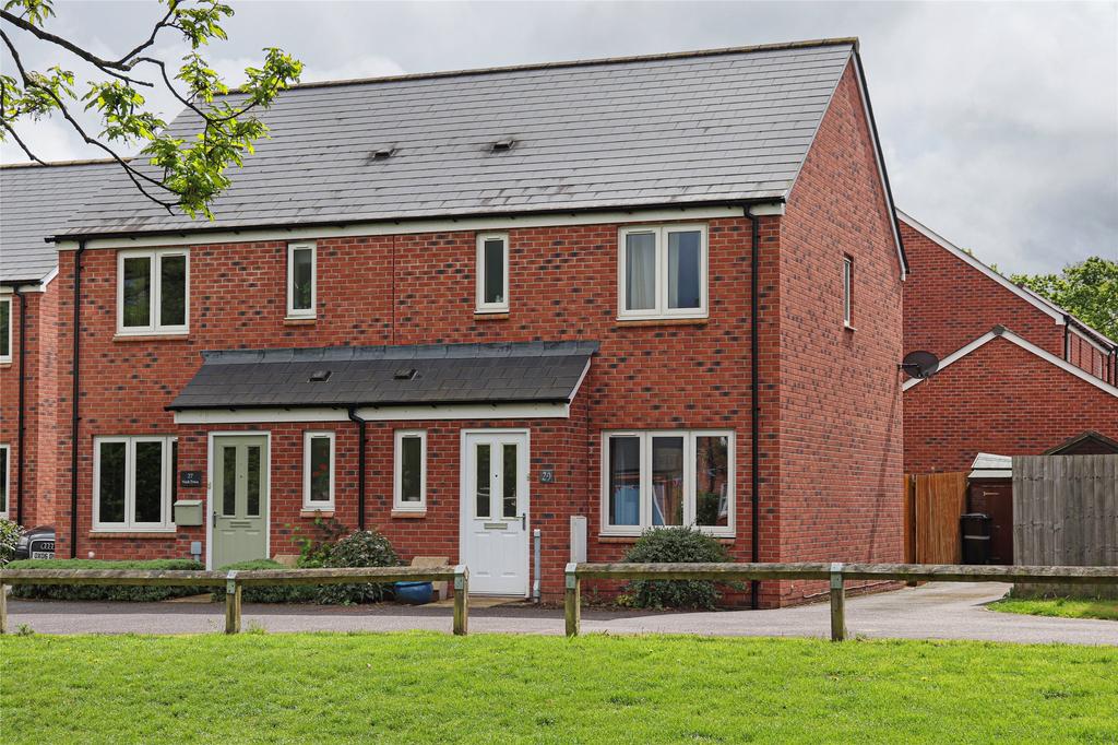 Nash Drive, Wellington, Somerset, TA21 3 bed semi-detached house - £255,000