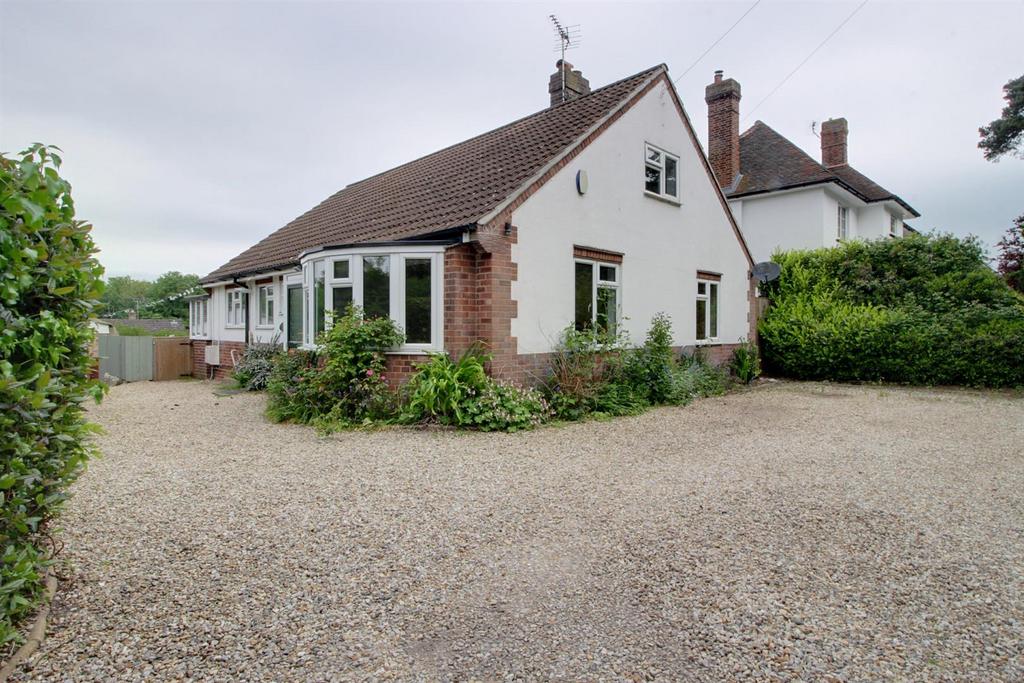 Quebec Road, Dereham 4 bed chalet - £1,200 pcm (£277 pw)