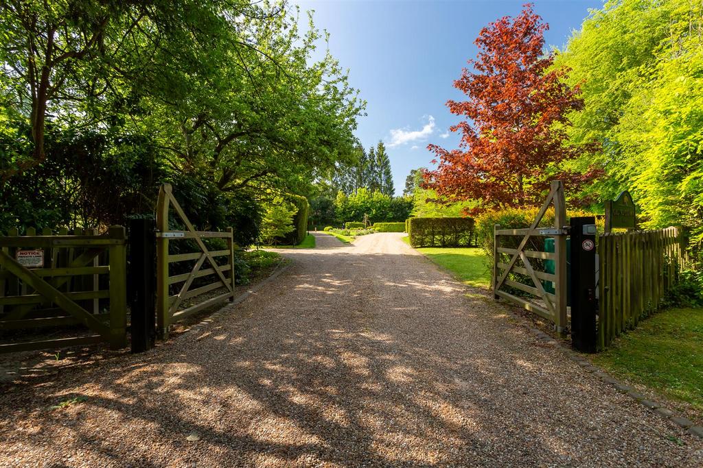 High Road, Chipstead 3 bed character property - £975,000