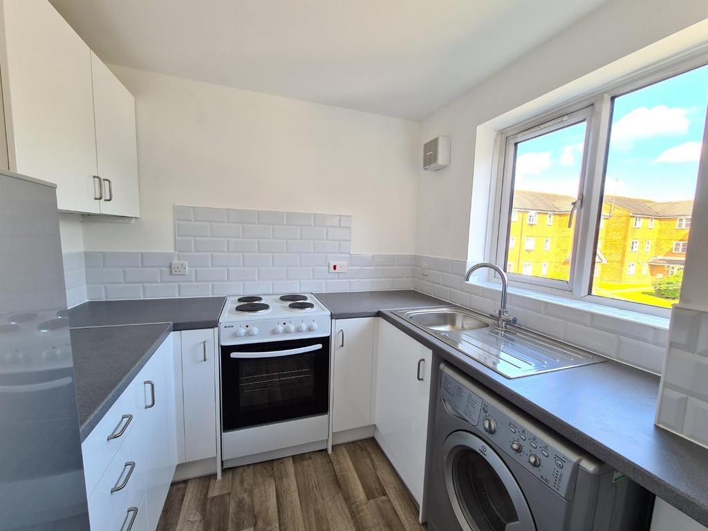 Mullards Close, Hackbridge 1 bed flat - £975 pcm (£225 pw)