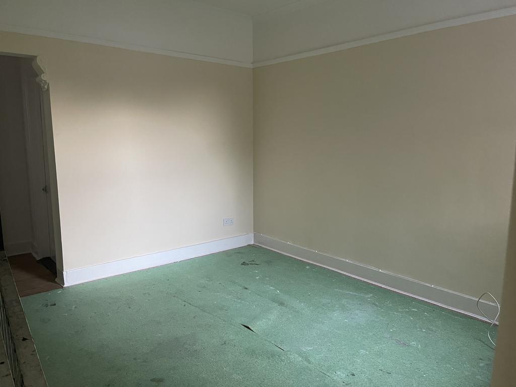 Durants Road, Enfield, EN3 7DF 1 bed flat - £1,375 pcm (£317 pw)