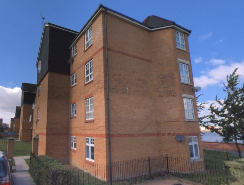 Greenhaven Drive, London SE28 2 bed flat - £250,000