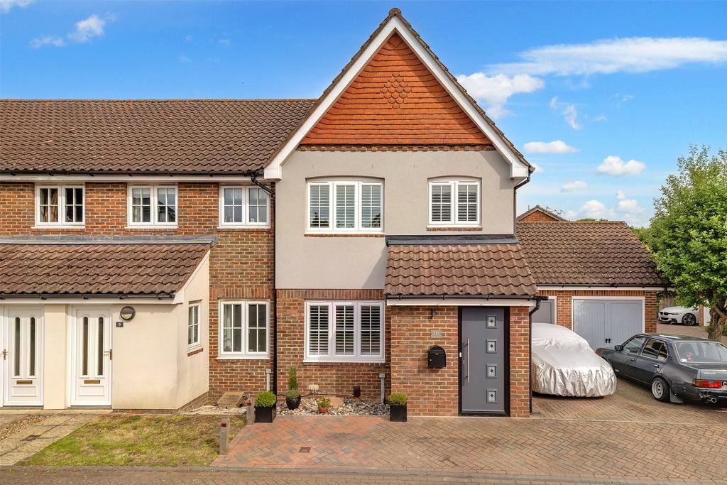 Forge Place, Horley, Surrey, RH6 3 bed end of terrace house for sale ...