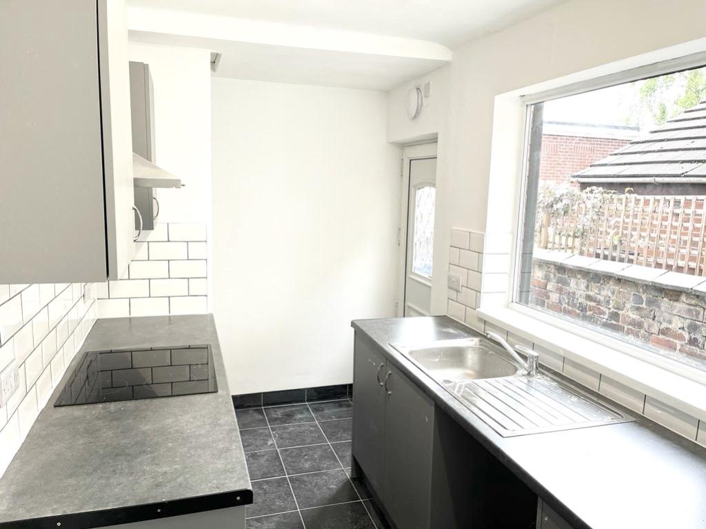 Booth Street, Newcastle-Under-Lyme, ST5 2 bed terraced house - £650 pcm ...