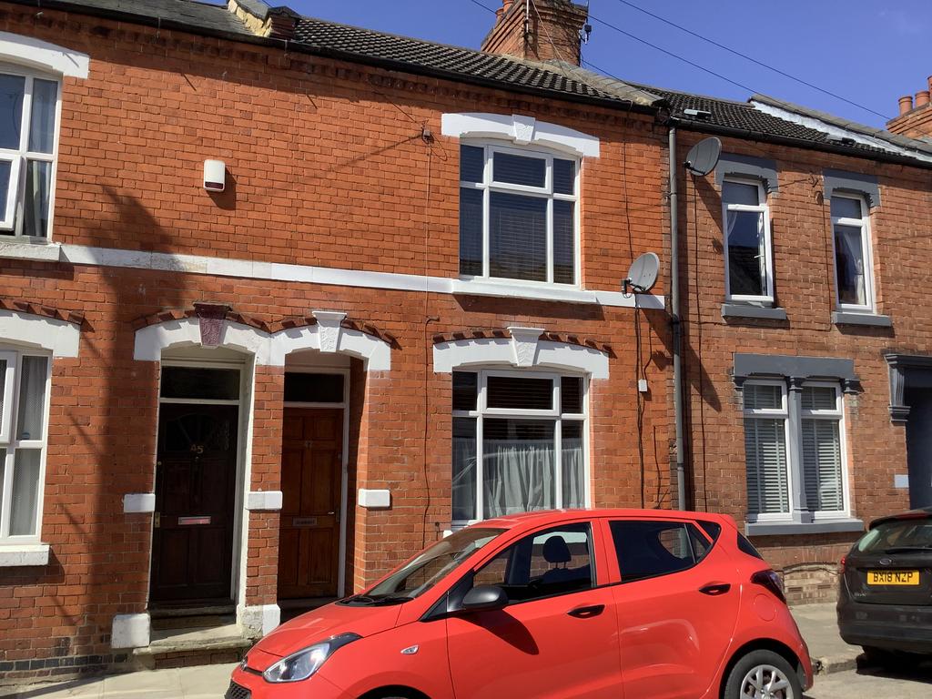 Manfield Road, Northampton, NN1 2 bed terraced house - £900 pcm (£208 pw)