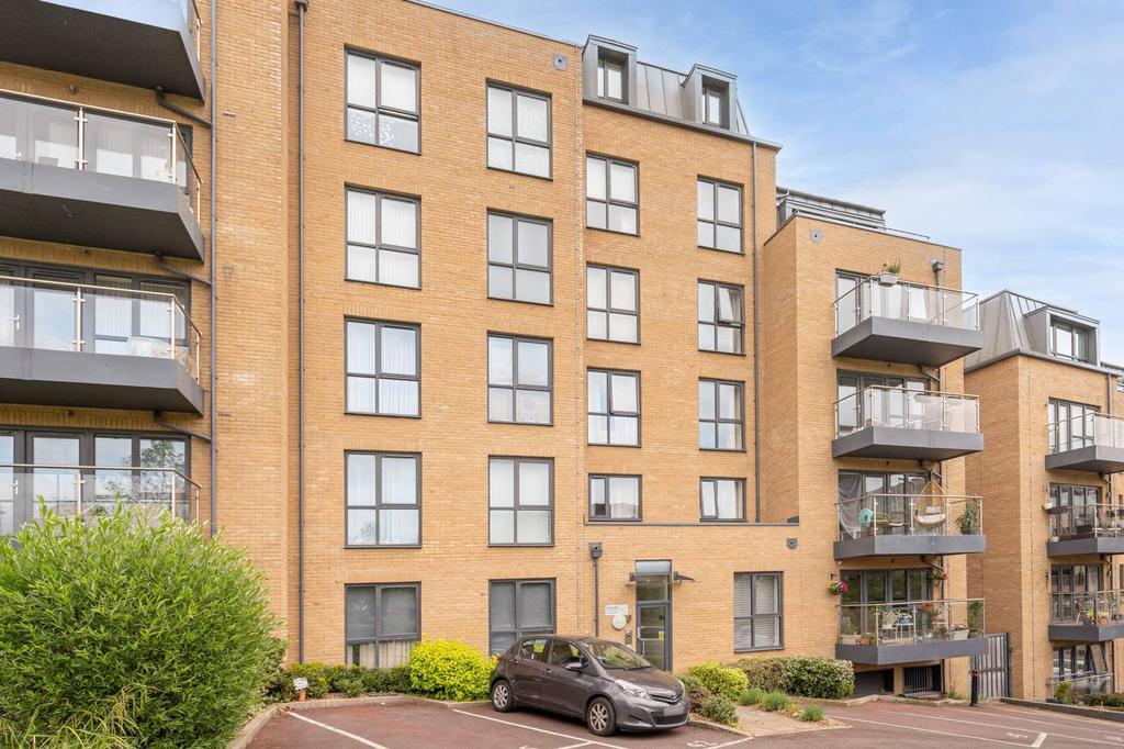 Inglis Way, Mill Hill, London, NW7 2 bed flat for sale - £650,000
