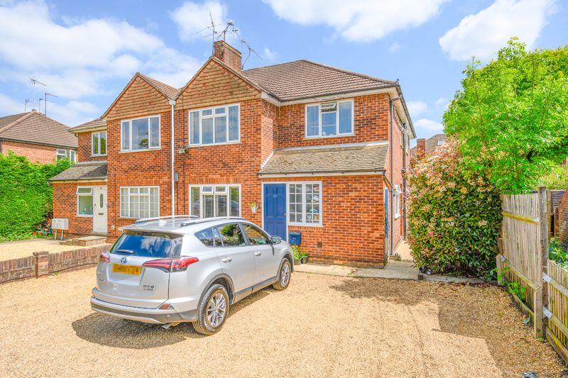 Royston Avenue, Byfleet 2 bed property - £330,000