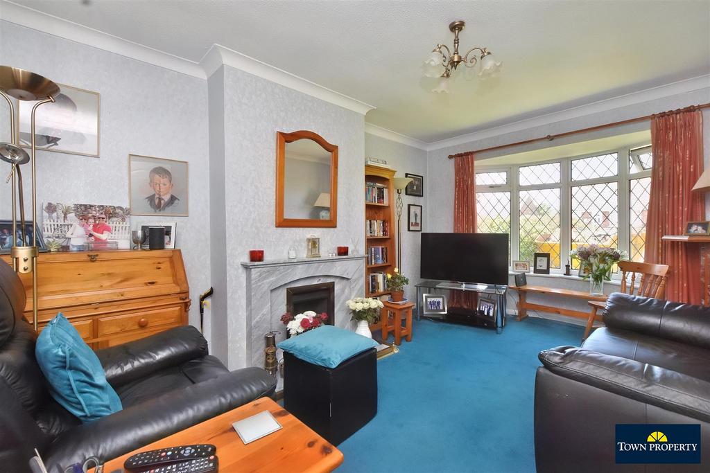 Victoria Close, Polegate 2 bed semi-detached bungalow - £299,950